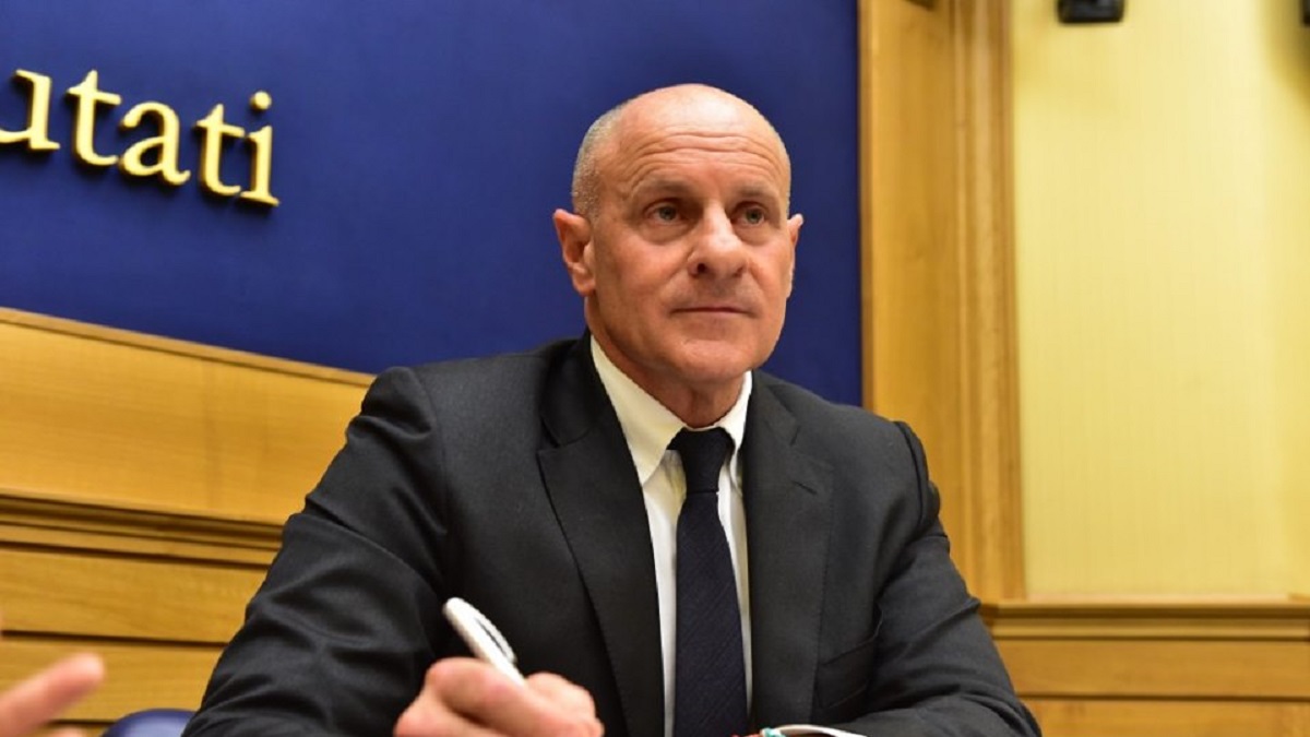 In Parlamento "stanno Tutti Bene". Una Ordinaria Giornata Tra Mascherine, Polemiche E Ranghi ...