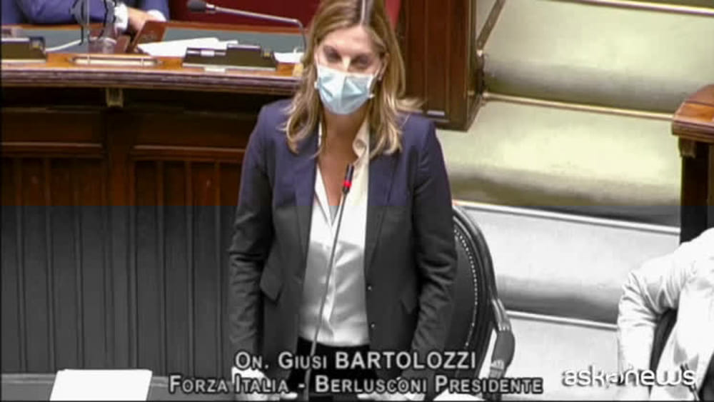 Sgarbi 'la capra' insulta le donne e i magistrati. L'azzurra Bartolozzi ...