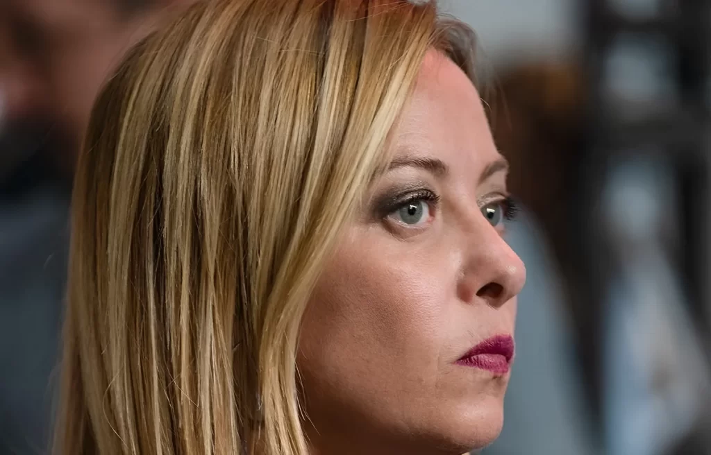 Meloni si chiude in silenzio e lavora alla squadra. Nel Pd fioccano le ...